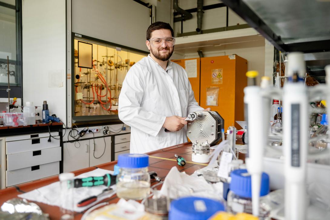 Kevinjeorjios Pellumbi optimises chemical reactions | Newsportal - Ruhr ...