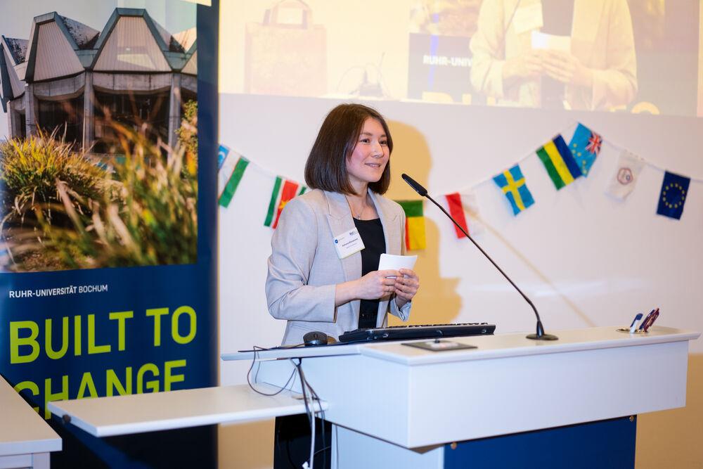 Aizhana Khasanova erhält den DAAD-Preis 2024 | Newsportal - Ruhr ...